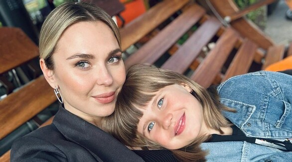 Русский Хит. | Новости: Дочь Пелагеи расплакалась в аэропорту из-за ...